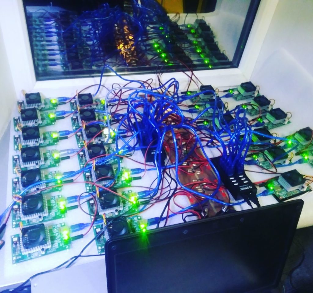 AM01 FPGA Crypto-Miner